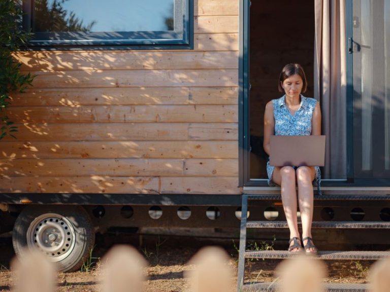 £10,000 Tiny Homes in the UK: Dream or Delusion? Planning Experts Break ...